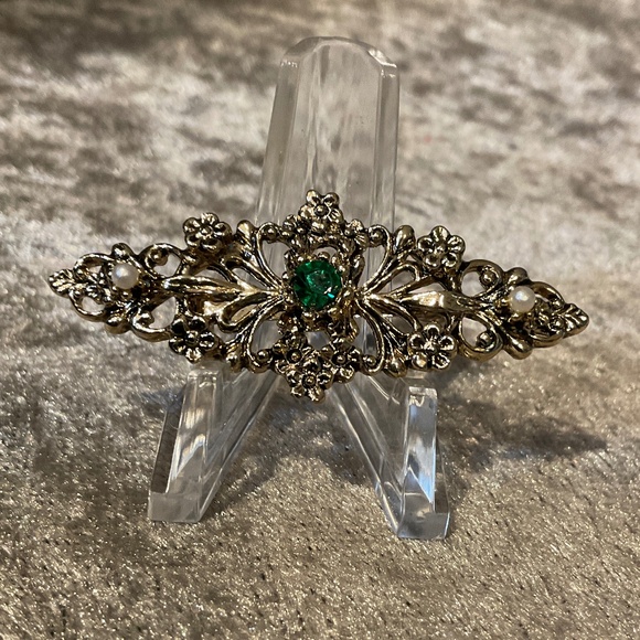 Gerry'S | Jewelry | Vintage Gerrys Silver Oval Pin With Green Stone And ...